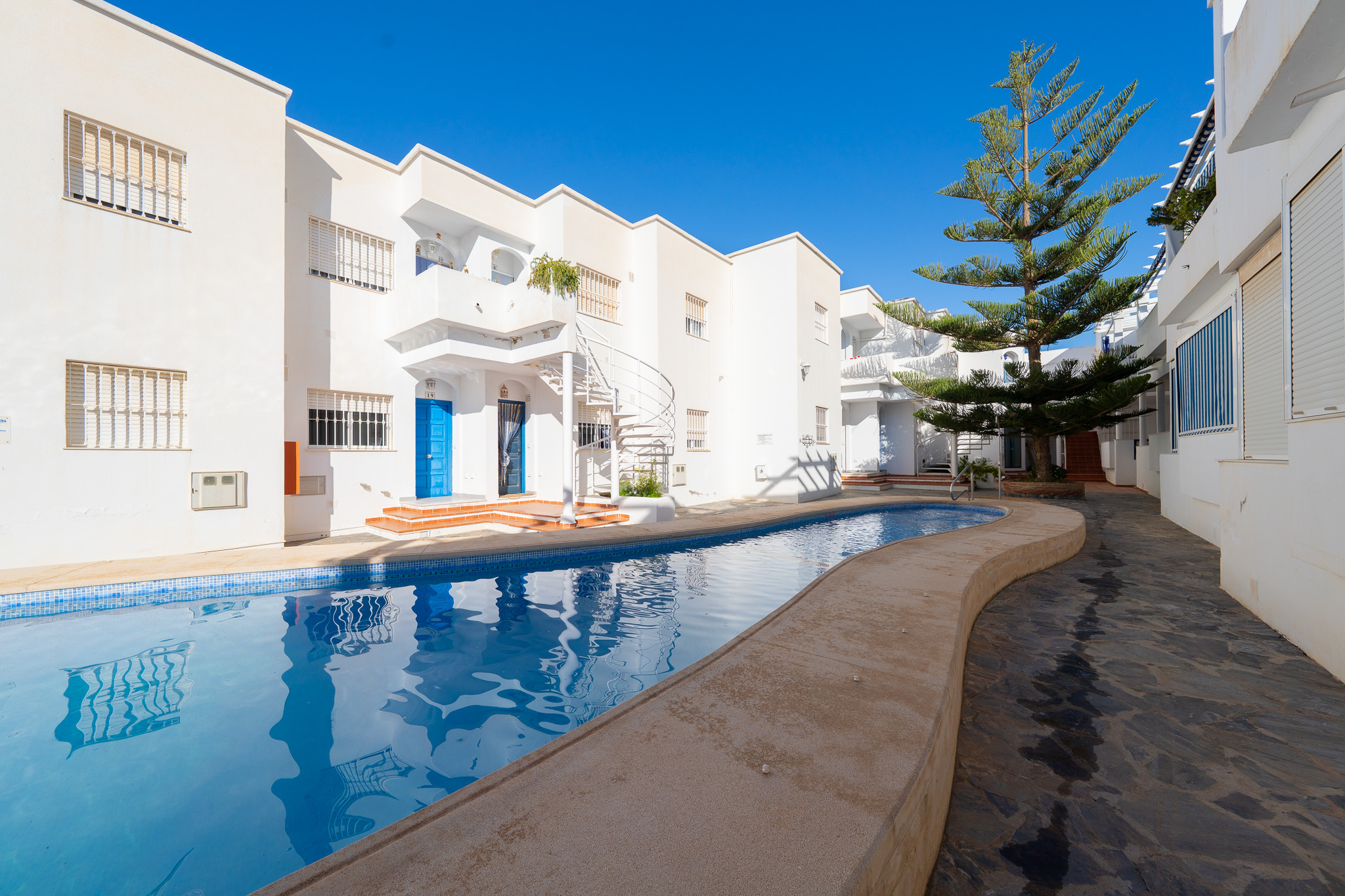 Puri y Lucia VUT/AL/14271 - HMS-SPAIN San José